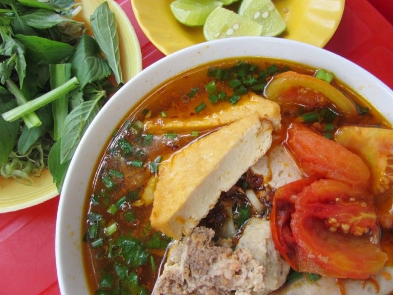 The Lunch Lady's Menu: An Illustrated Guide – Vietnam Coracle ...