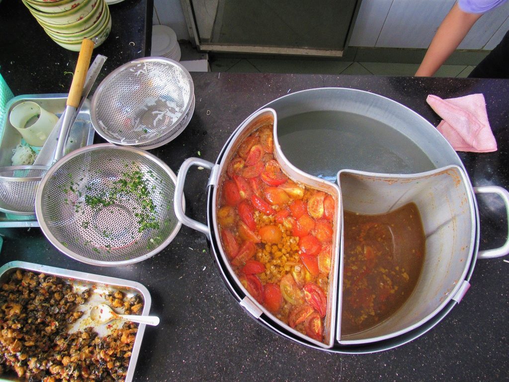 Bun Rieu Cua Oc: Crab & Snail Noodle Soup – Vietnam Coracle ...