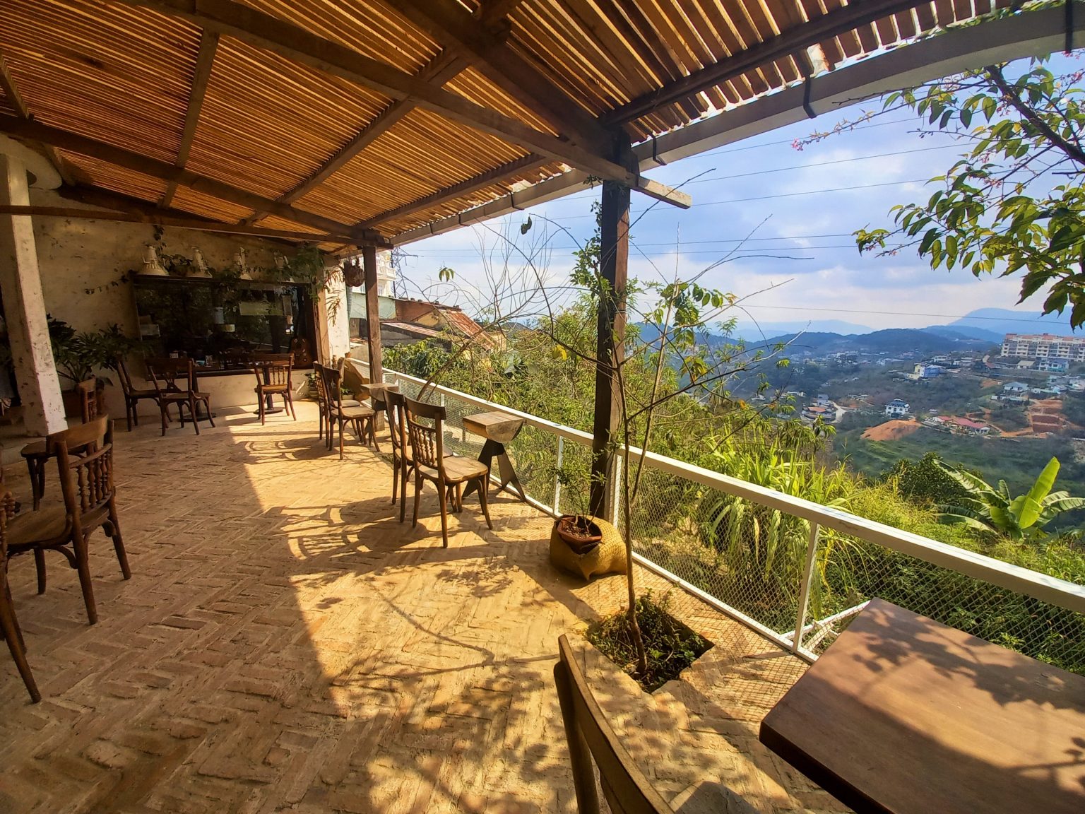 19 Coffee Shops in Dalat With a View – Vietnam Coracle – Independent ...