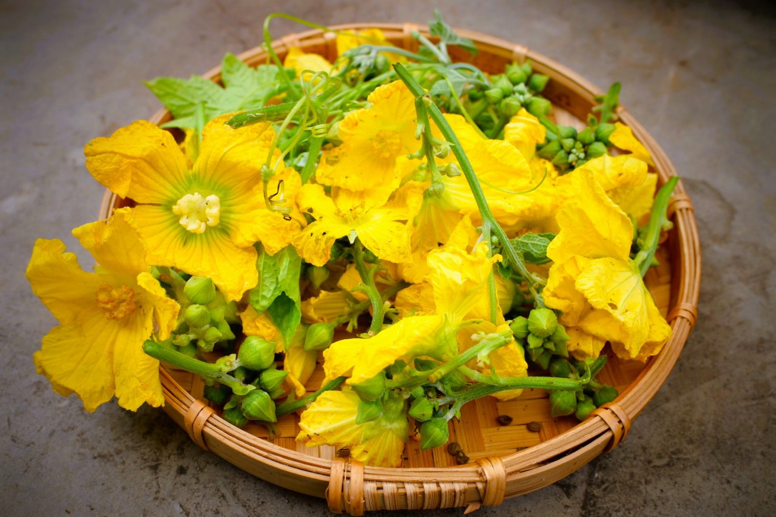 Edible Flowers in Vietnamese Cuisine – Vietnam Coracle – Independent ...
