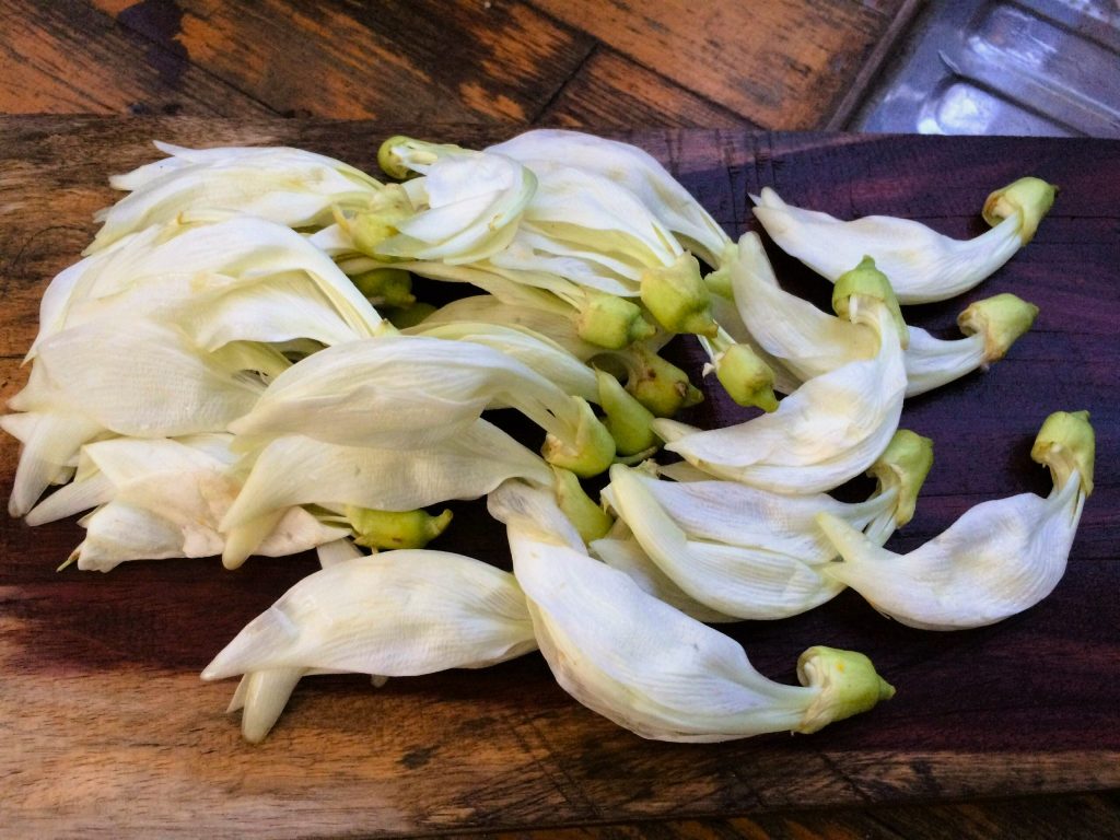 Edible Flowers in Vietnamese Cuisine – Vietnam Coracle – Independent ...