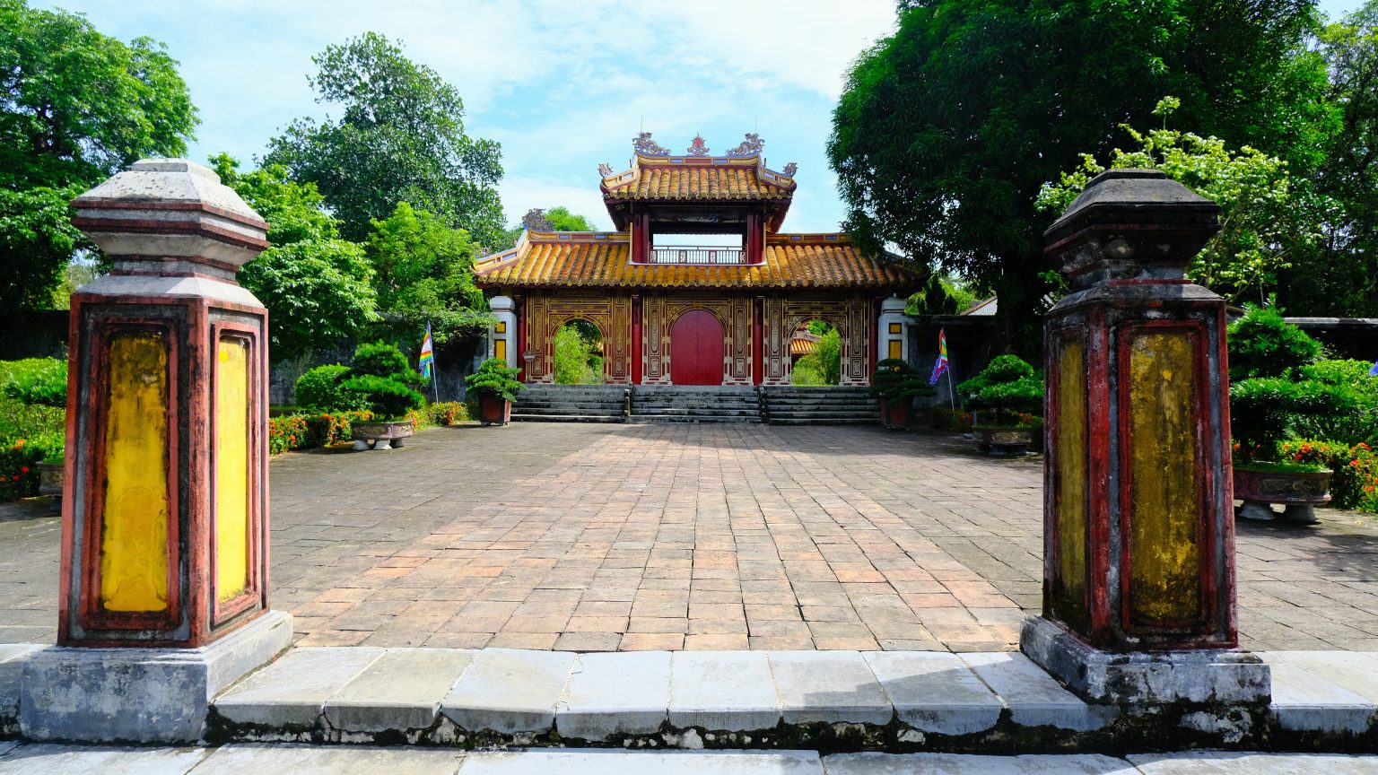 Last Emperors: Nguyen Dynasty Sites in Hue – Vietnam Coracle ...