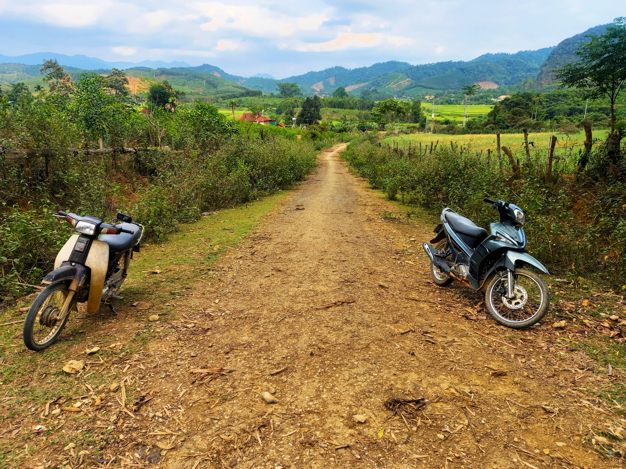 Hang Bua & Tham Om Caves – Vietnam Coracle – Independent Travel Guides ...