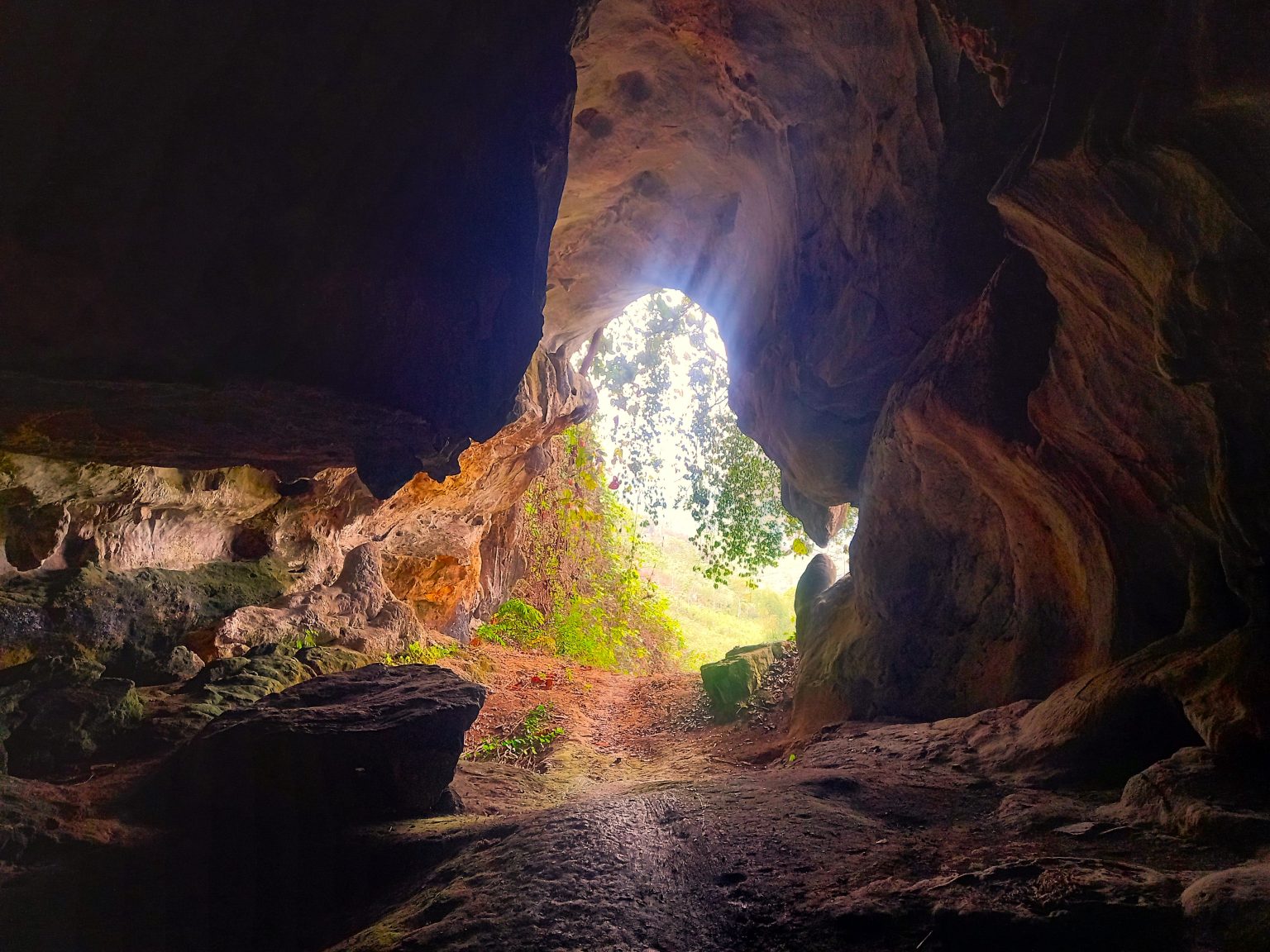 Hang Bua & Tham Om Caves – Vietnam Coracle – Independent Travel Guides ...